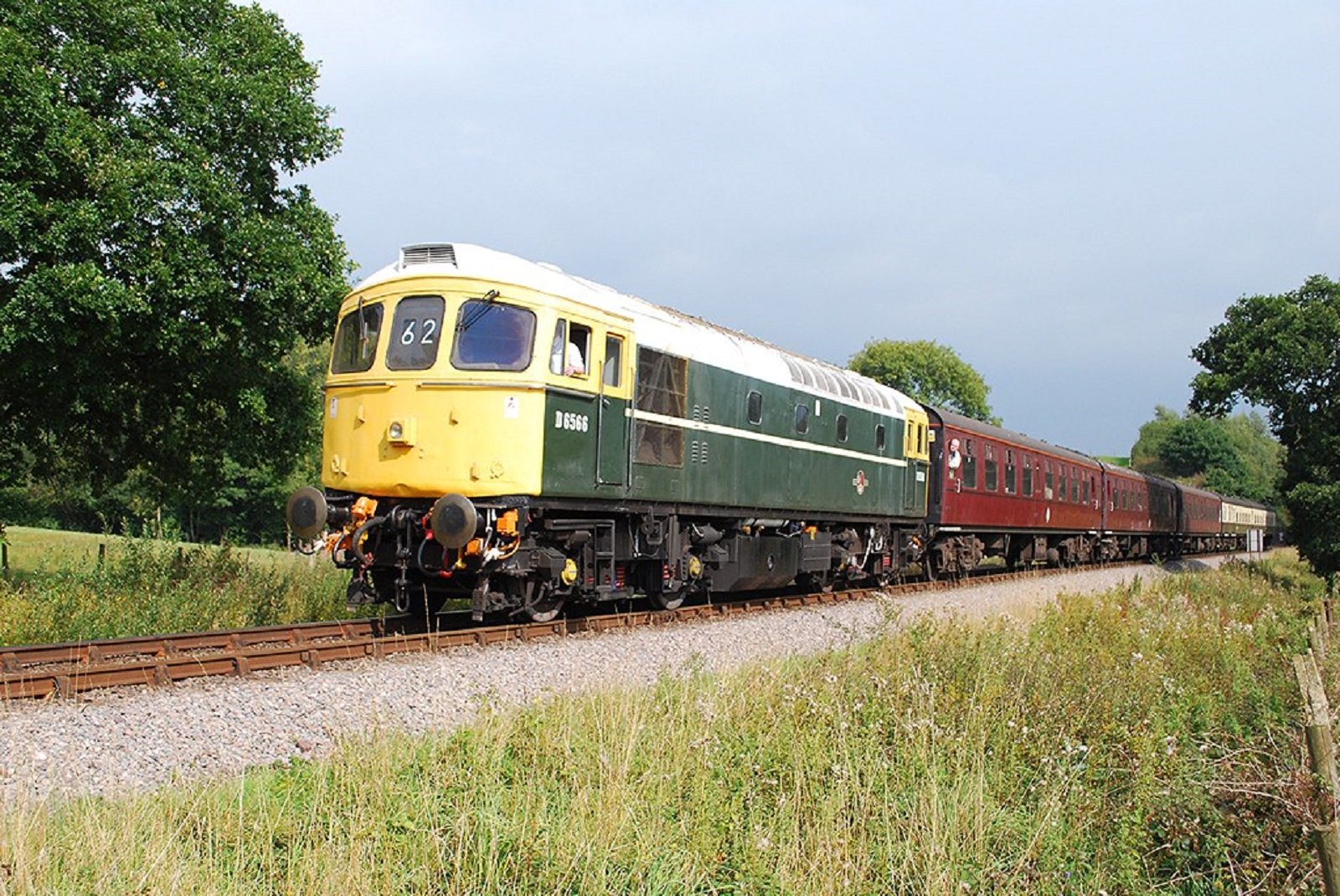 Solve BR Class 33 6566. jigsaw puzzle online with 54 pieces