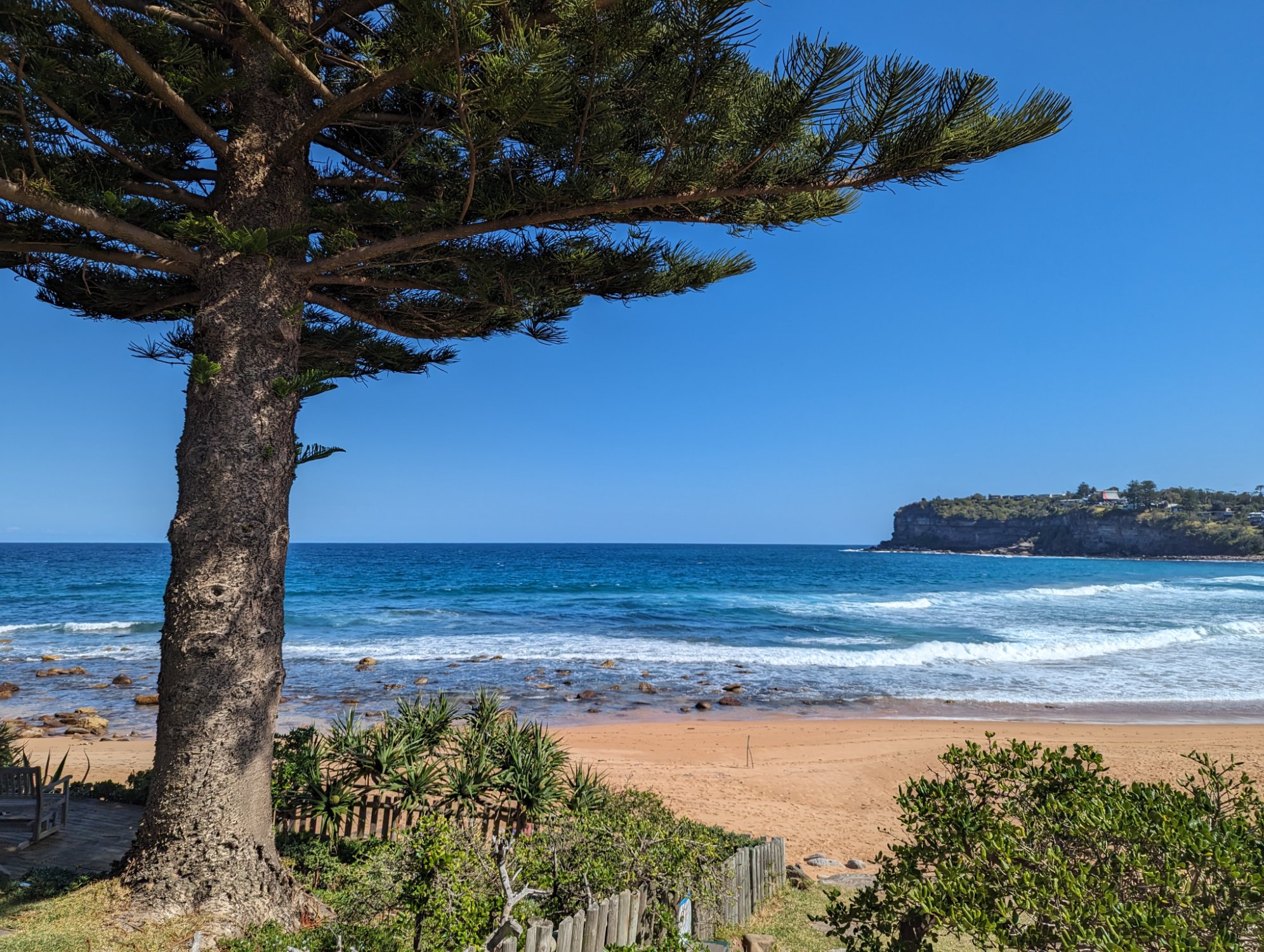 Solve Avalon Beach jigsaw puzzle online with 336 pieces