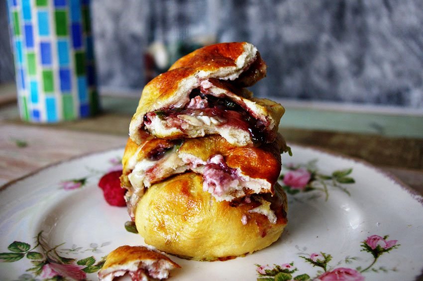 Solve Double Cheese Raspberry Stuffed Pretzel Buns jigsaw puzzle online ...