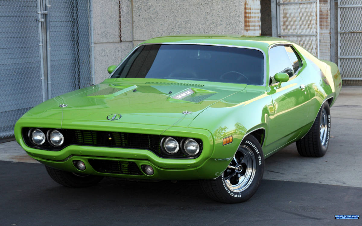 Solve 1971 Plymouth Road Runner jigsaw puzzle online with 96 pieces