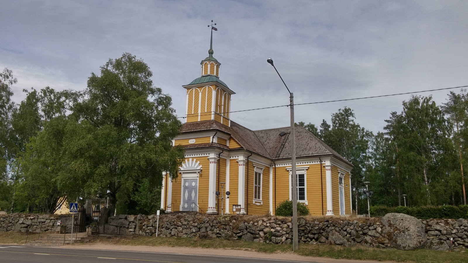 Solve Honkajoen kirkko jigsaw puzzle online with 286 pieces