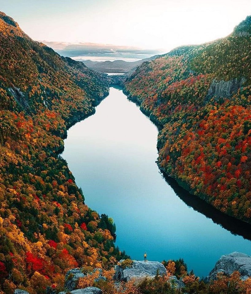 Solve Beautiful fall scenery 🍁 jigsaw puzzle online with 72 pieces