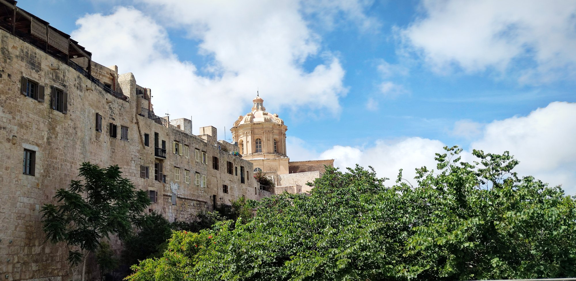 Solve The Old Capital City of Malta jigsaw puzzle online with 72 pieces