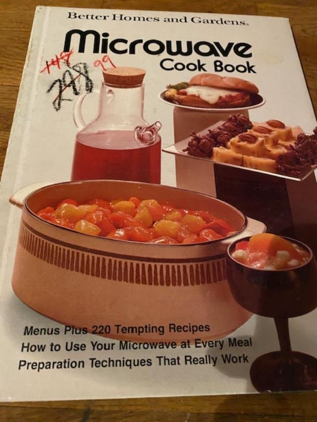 Solve Microwave cookbook jigsaw puzzle online with 20 pieces
