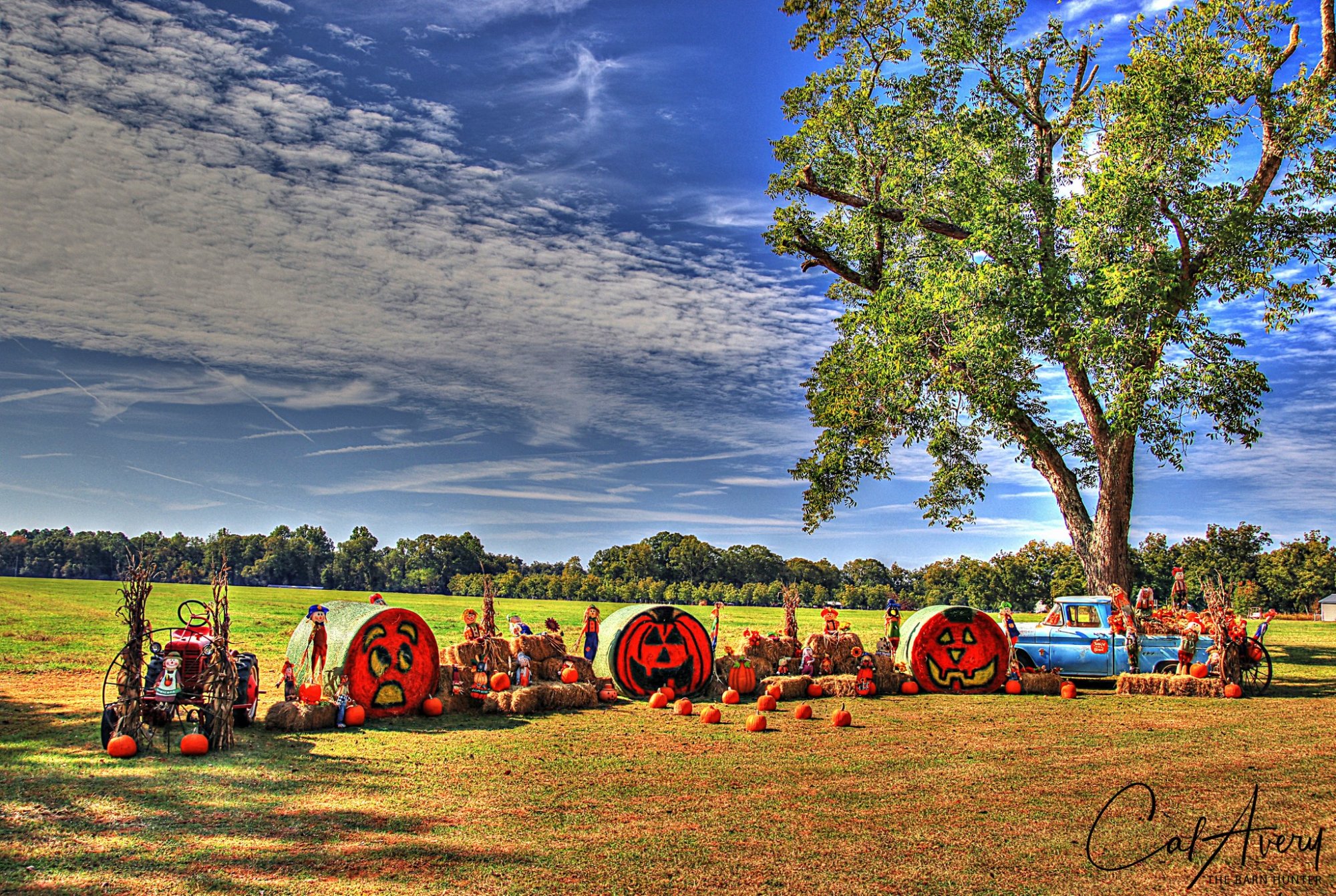 Solve October jigsaw puzzle online with 77 pieces