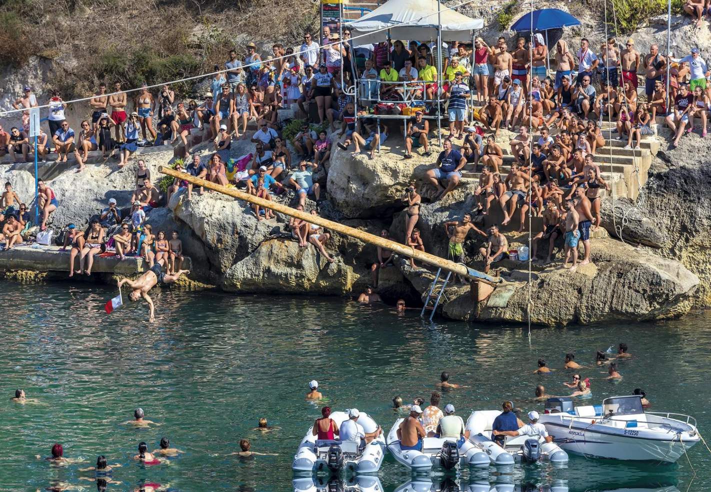 Solve Il-Gostra jigsaw puzzle online with 35 pieces