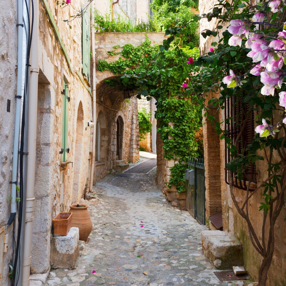 Solve Village walkway . . . . . jigsaw puzzle online with 9 pieces