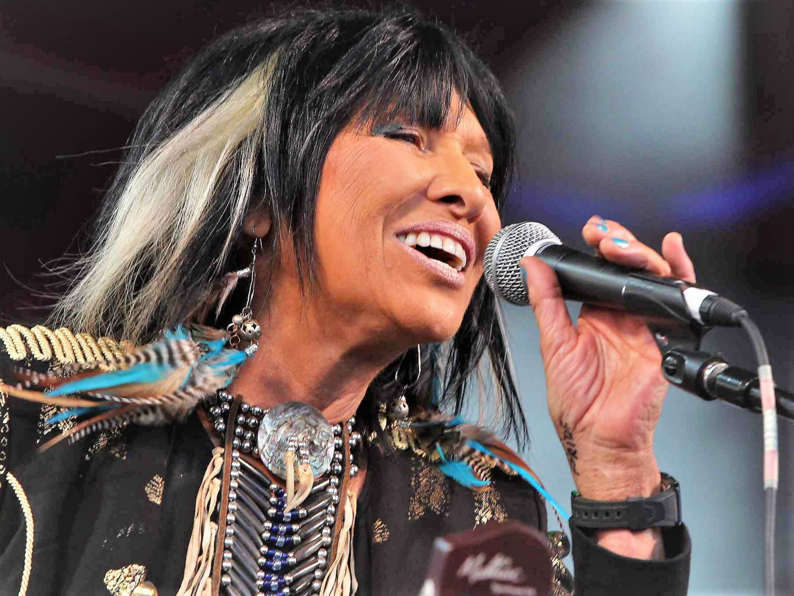 Solve Musicians 62 - Buffy Sainte-Marie jigsaw puzzle online with 540 ...