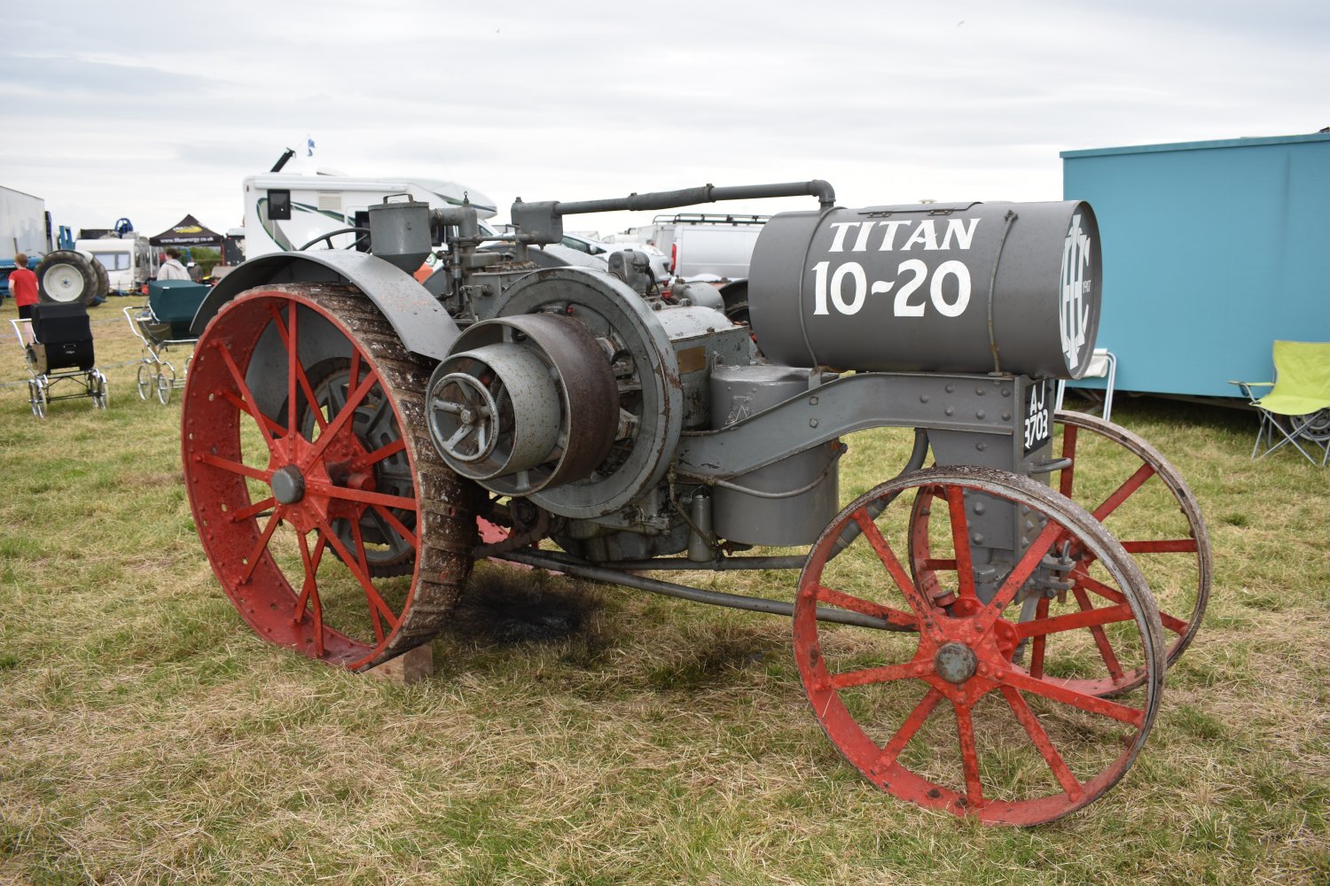 Solve 1917, International Titan tractor jigsaw puzzle online with 12 pieces