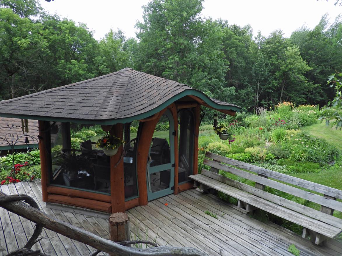 Solve Artistic gazebo jigsaw puzzle online with 20 pieces