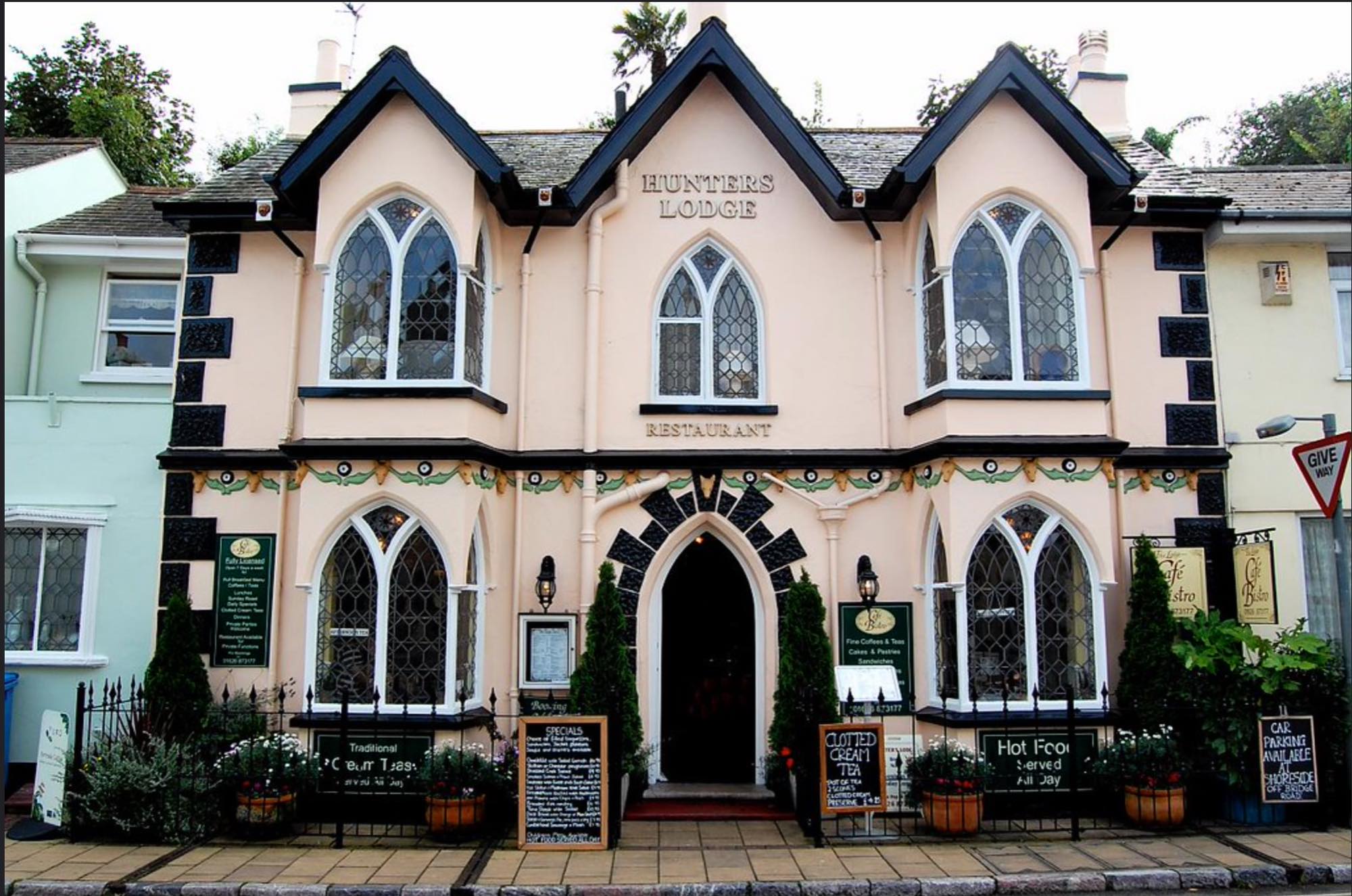 Solve Hunters Lodge. Shaldon. Devon. UK. jigsaw puzzle online with 600 ...