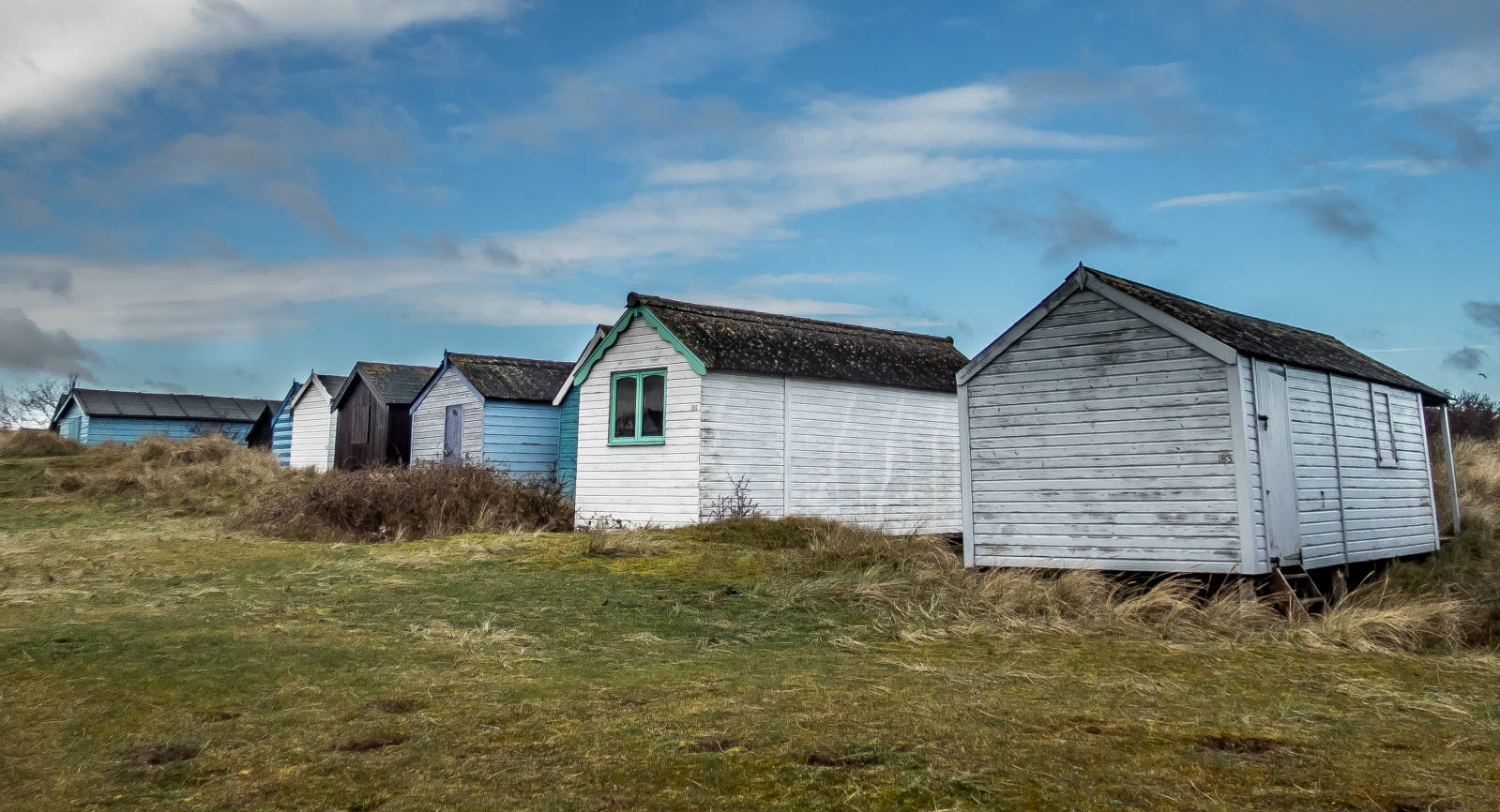 Solve Beach Huts jigsaw puzzle online with 312 pieces