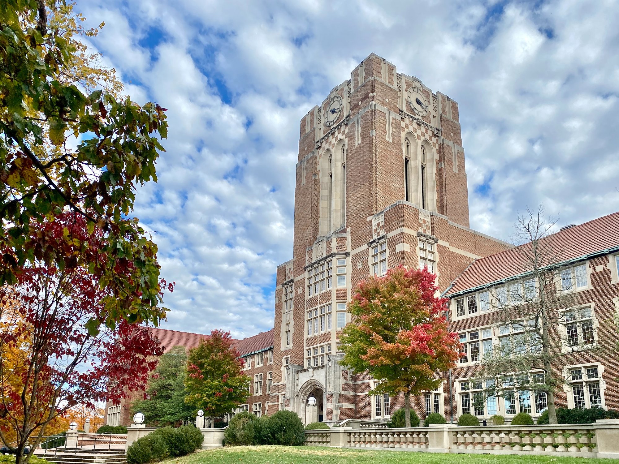 Solve Ayres Hall, University of Tennessee at Knoxville jigsaw puzzle ...