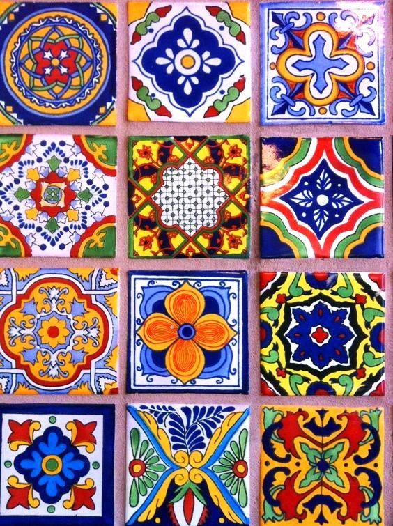 Solve Traditional Talavera Mexican Tile jigsaw puzzle online with 35 pieces