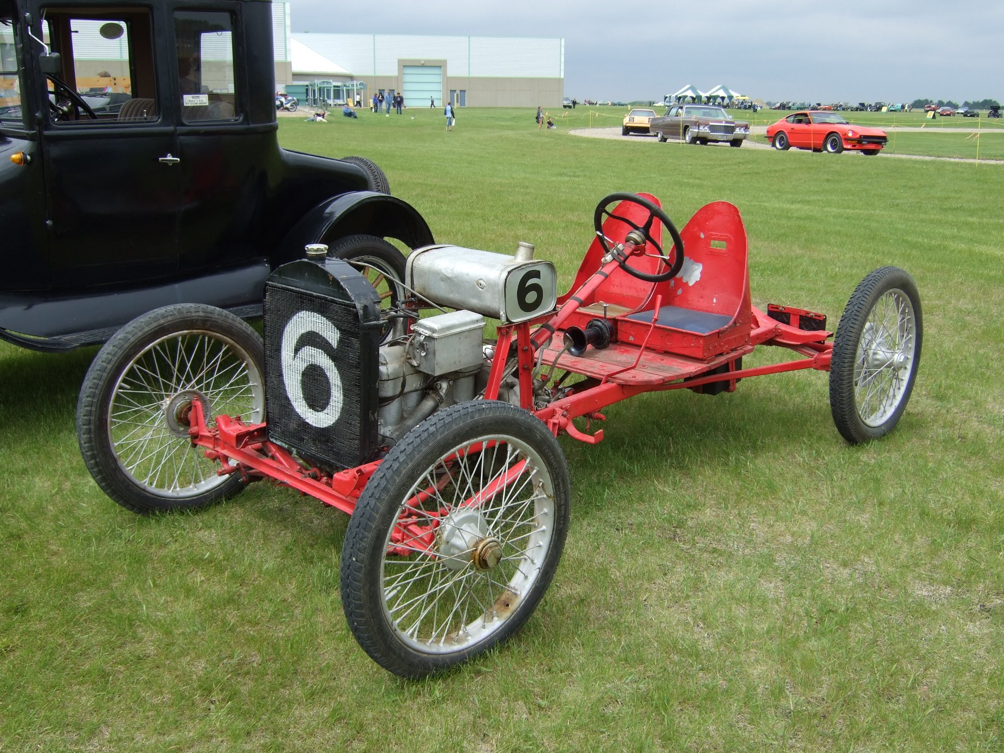 Solve Model T race car jigsaw puzzle online with 99 pieces
