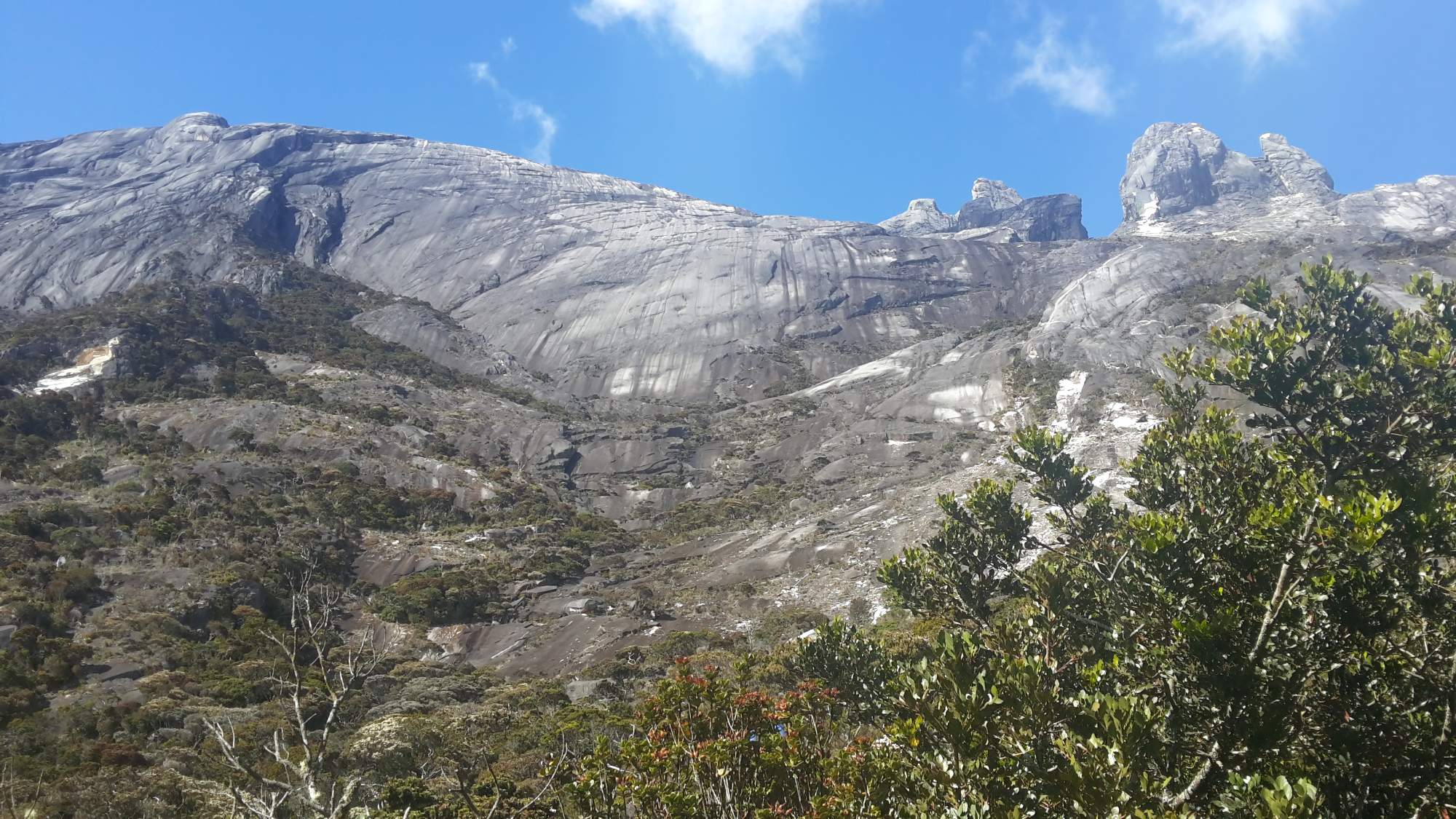 Solve Mt Kinabalu from Laban Rata Resthouse jigsaw puzzle online with ...