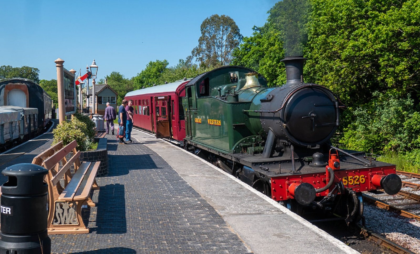 Solve GWR 4575 Class 'Small Prairie' 2-6-2T 5526 at Totnes Riverside ...