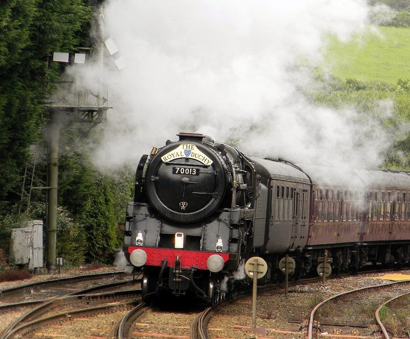 Solve 70013 'Oliver Cromwell' jigsaw puzzle online with 72 pieces