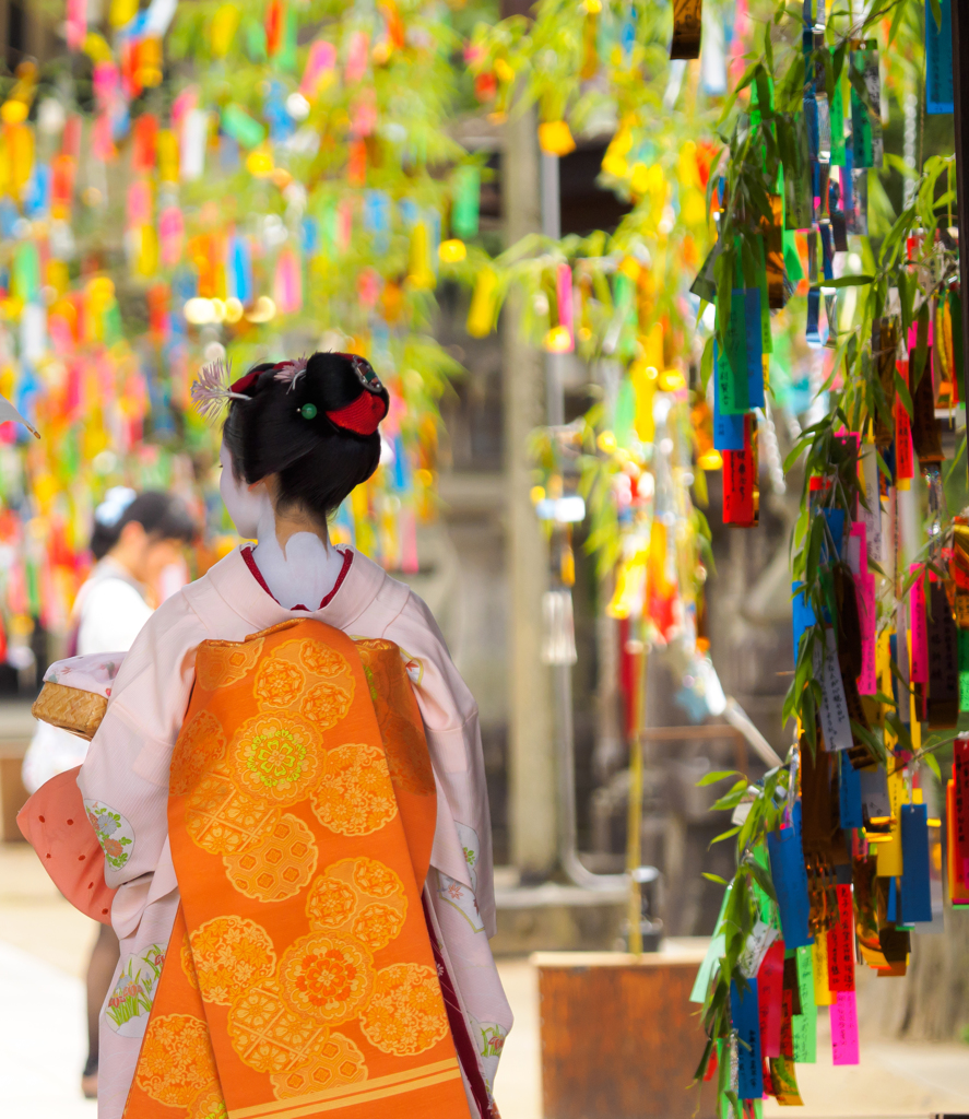 Solve Maiko during Tanabata festival jigsaw puzzle online with 255 pieces