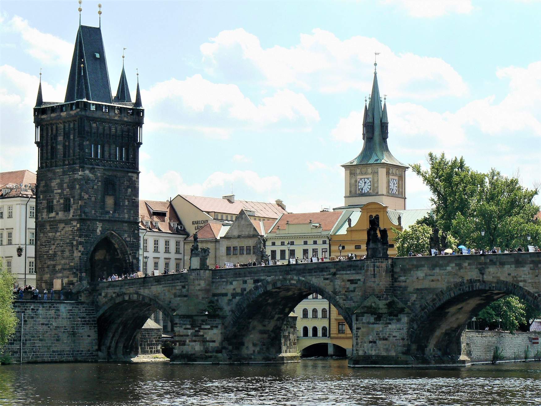 Solve Charles Bridge, Prague jigsaw puzzle online with 154 pieces