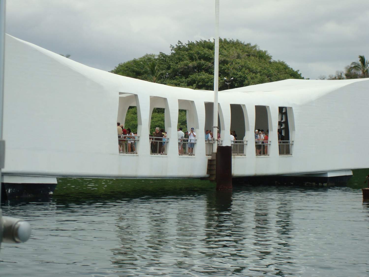 Solve Pearl Harbor Memorial 2008 jigsaw puzzle online with 63 pieces