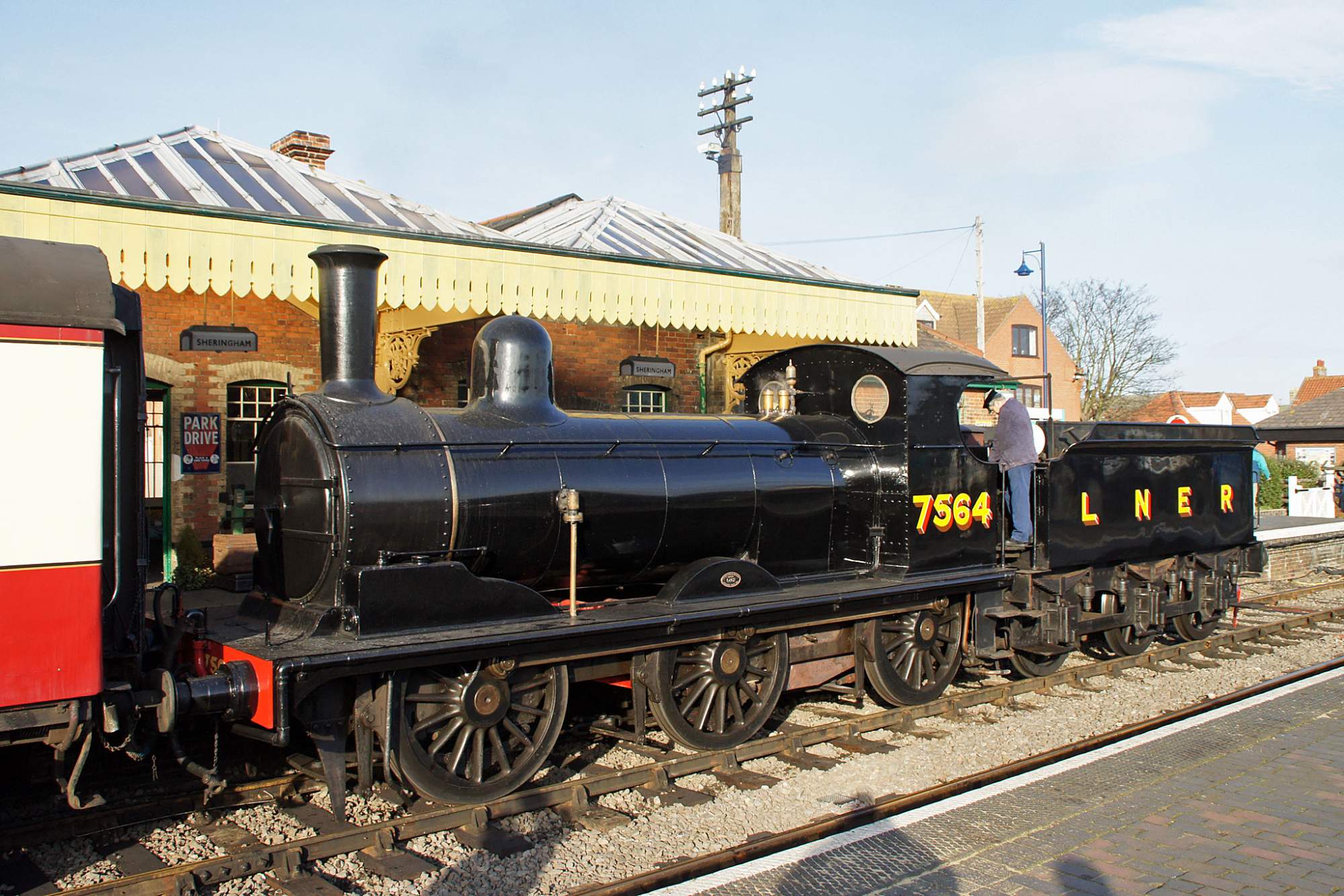 Solve LNER J15 0-6-0 7564. jigsaw puzzle online with 247 pieces