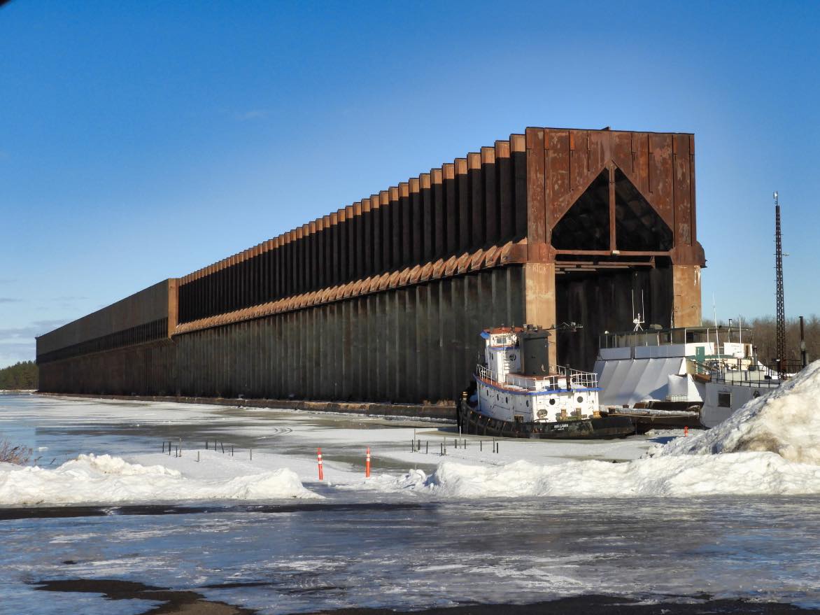 Solve Old ore dock in Superior, WI jigsaw puzzle online with 20 pieces