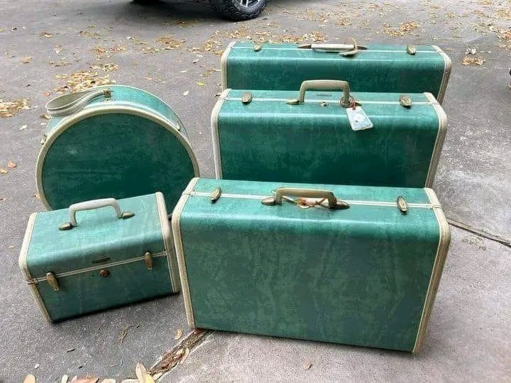 Solve Samsonite 1967 jigsaw puzzle online with 63 pieces