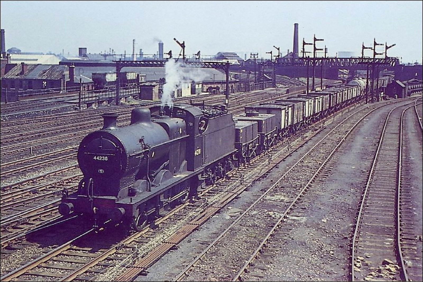 Jigsaw Puzzle | 247 pieces | LMS Class 4F 0-6-0 44238 at Leeds. | Jigidi
