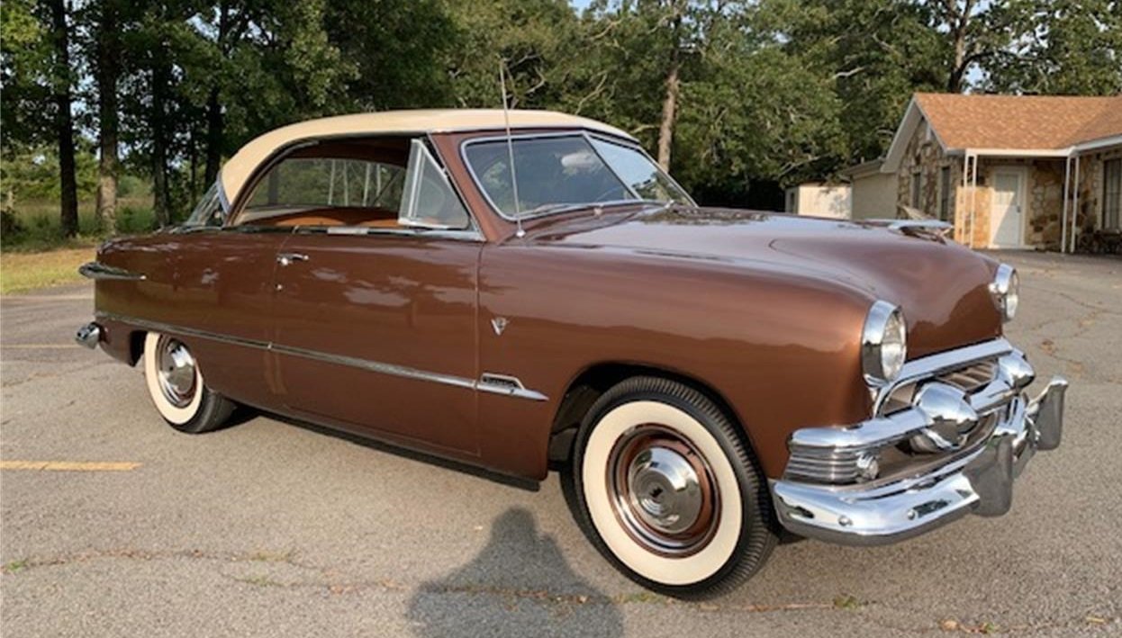 Solve 1951 Ford Victoria Hawaiian Bronze & Sandpiper Tan front right ...