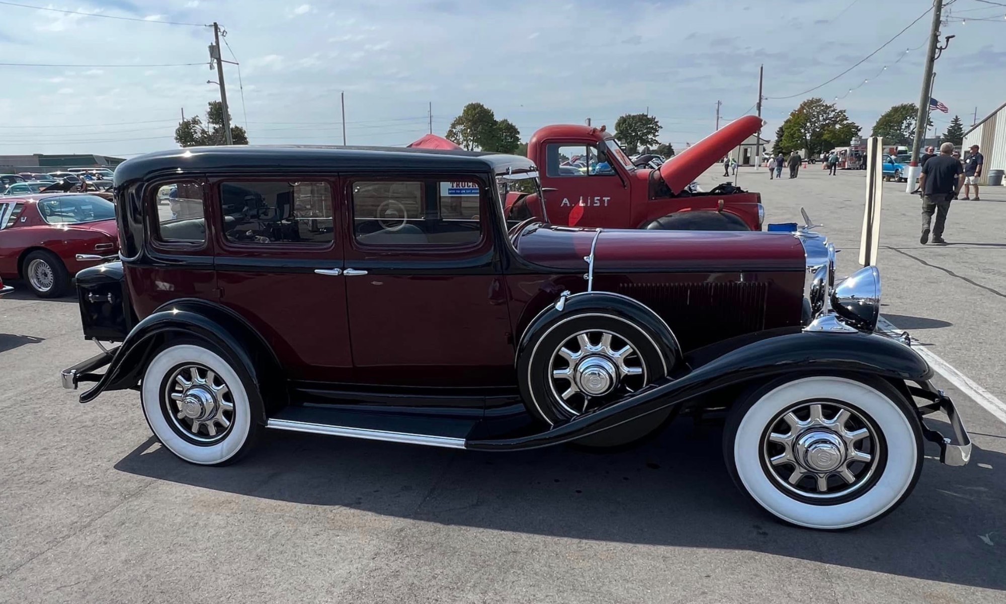 Solve 1932 Studebaker Commander jigsaw puzzle online with 144 pieces