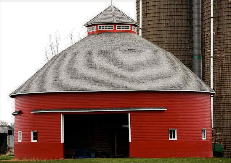 Solve Indiana Round Barn jigsaw puzzle online with 70 pieces