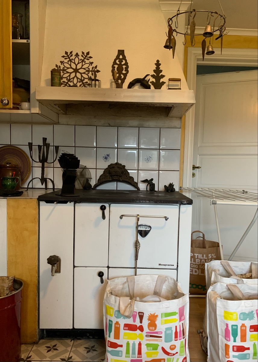 Solve The kitchen jigsaw puzzle online with 300 pieces