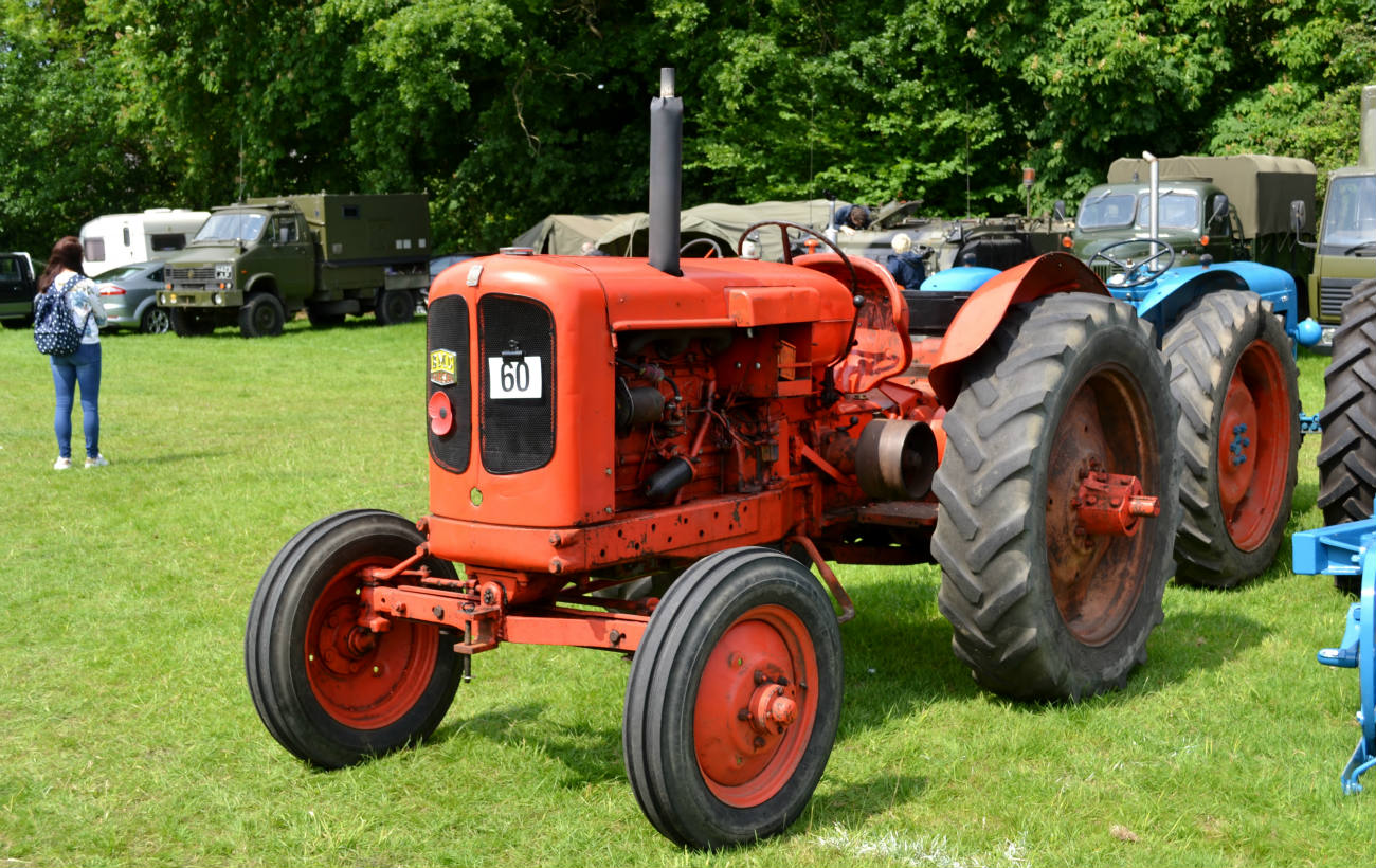 Solve 1955 Nuffield DM4 Tractor jigsaw puzzle online with 104 pieces