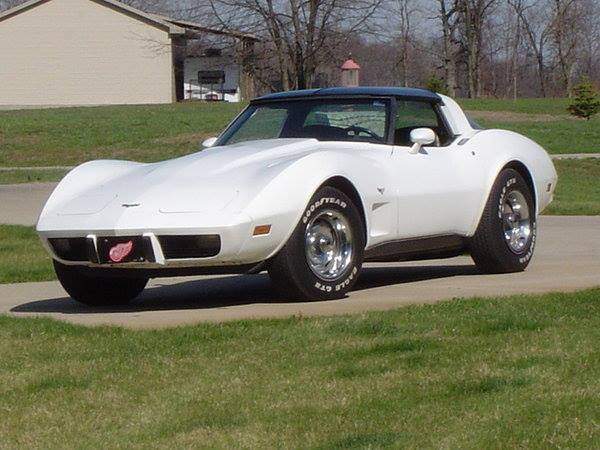 Solve Corvette jigsaw puzzle online with 63 pieces