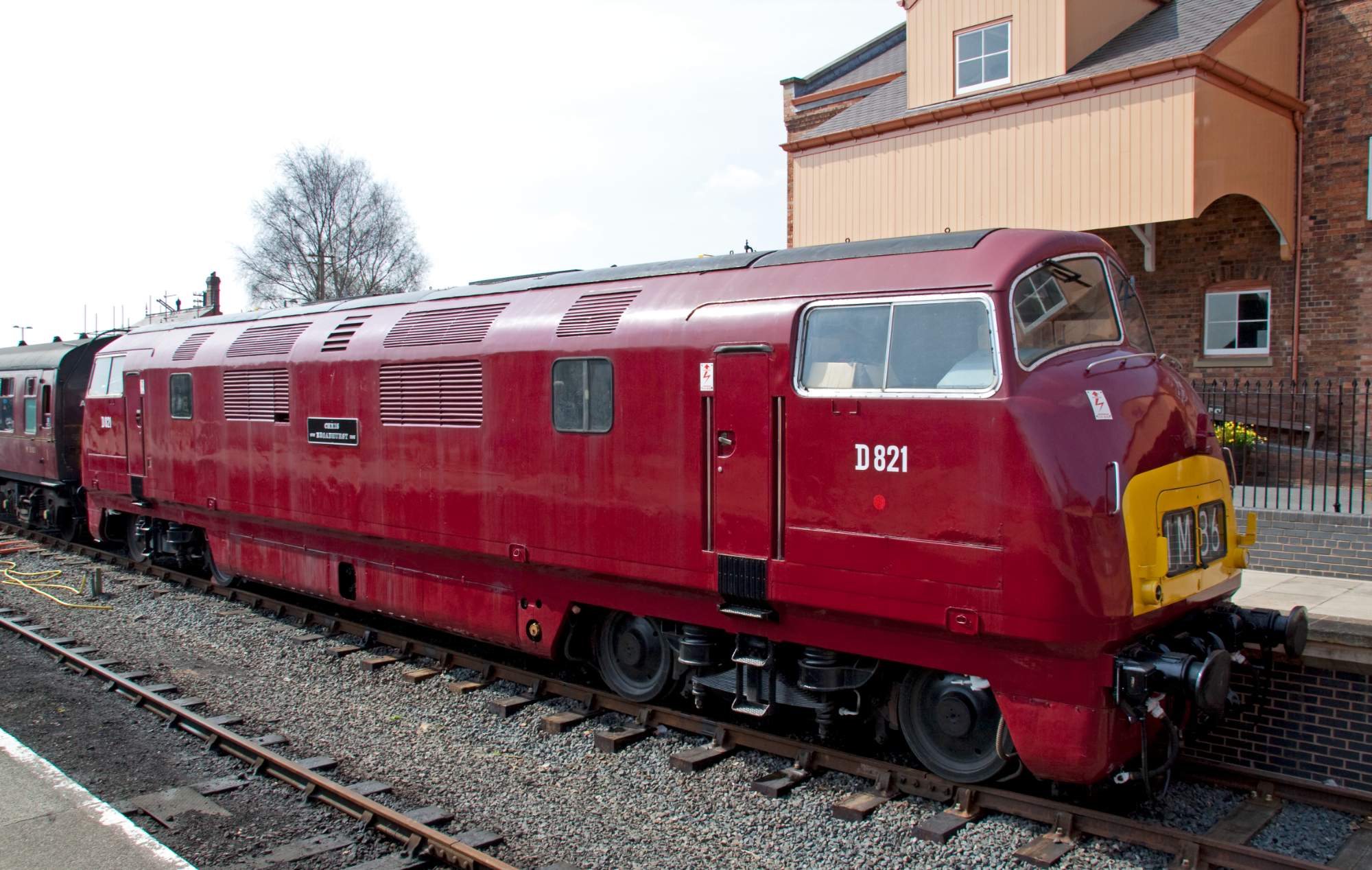 Solve BR Class 42 D821 Greyhound carrying the temporary name Chris ...