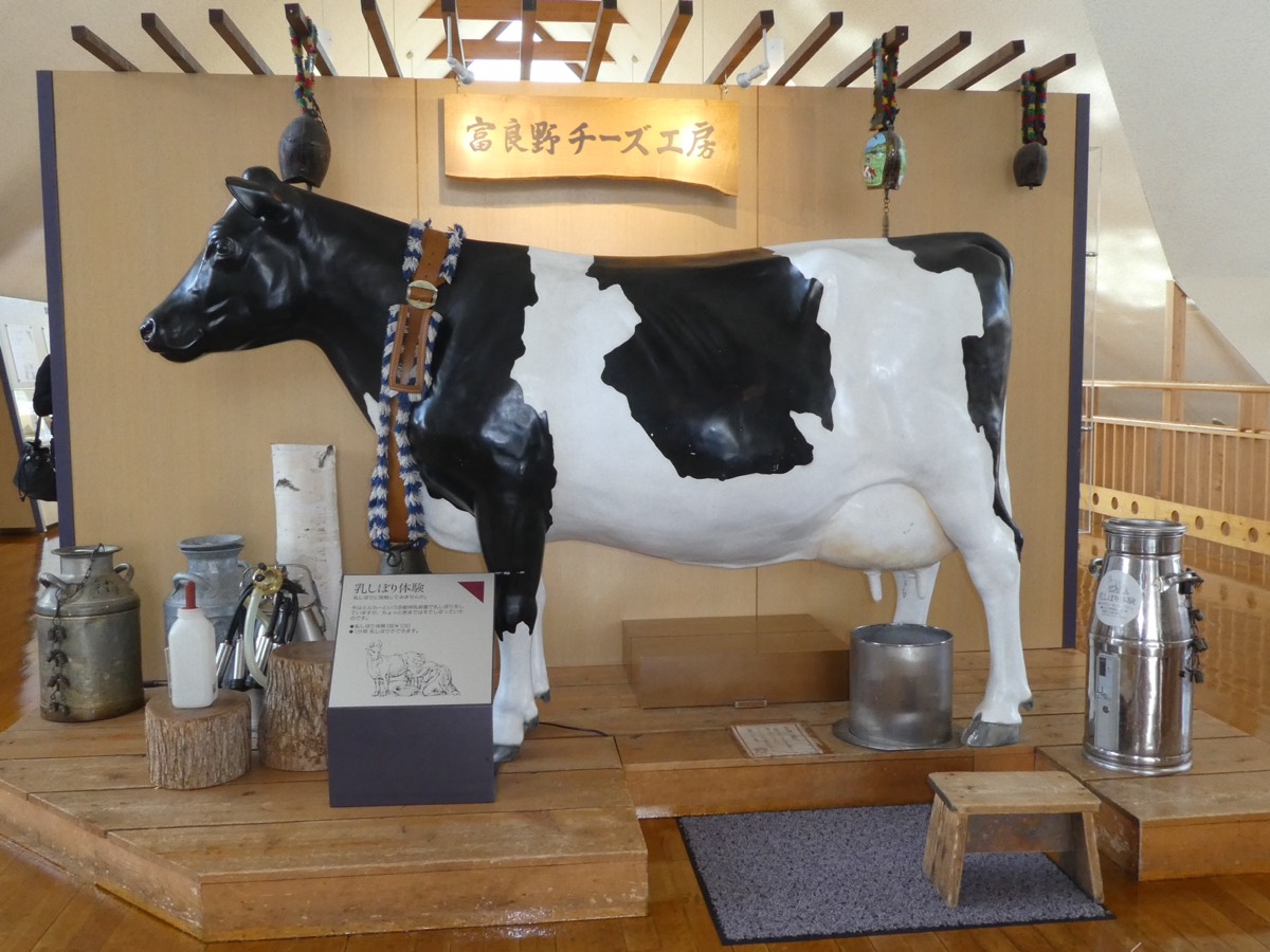 Solve Furano Cheese Factory Cow Display jigsaw puzzle online with 108 ...