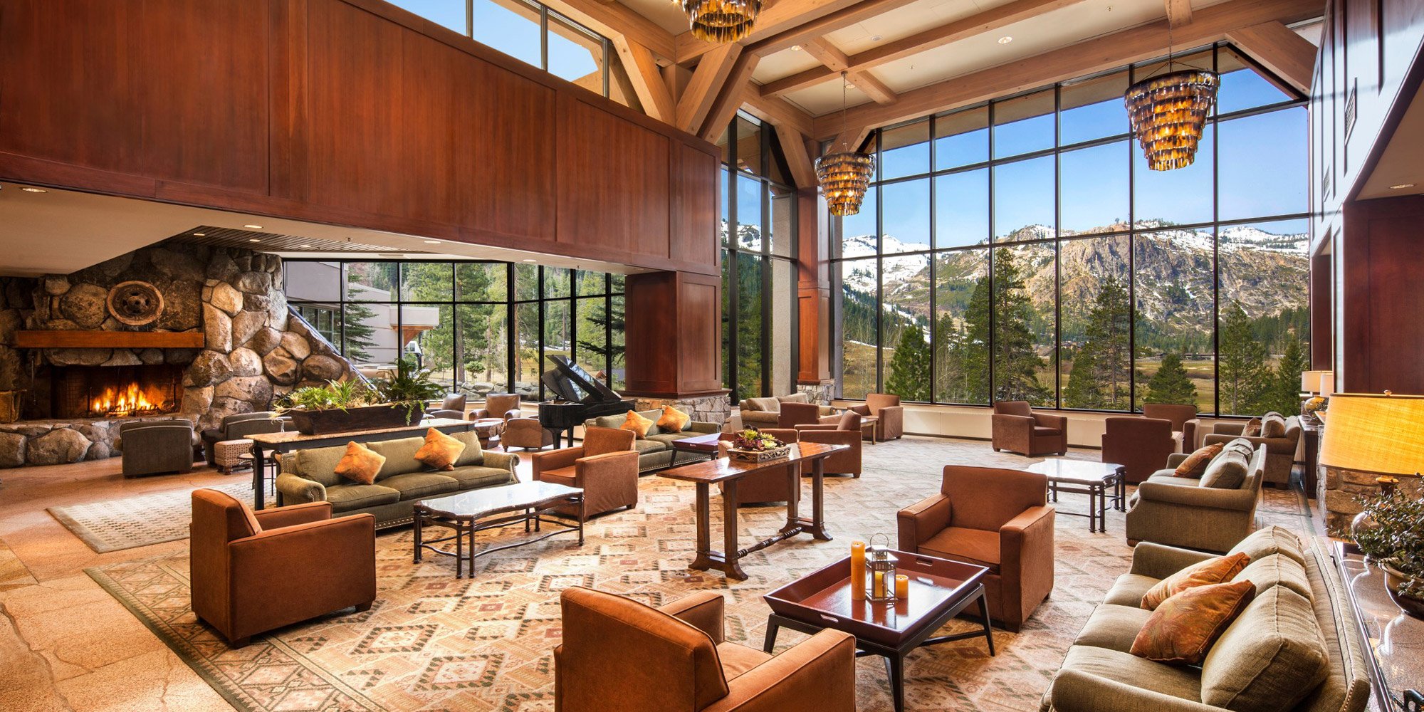 Solve Resort Waiting Room jigsaw puzzle online with 72 pieces