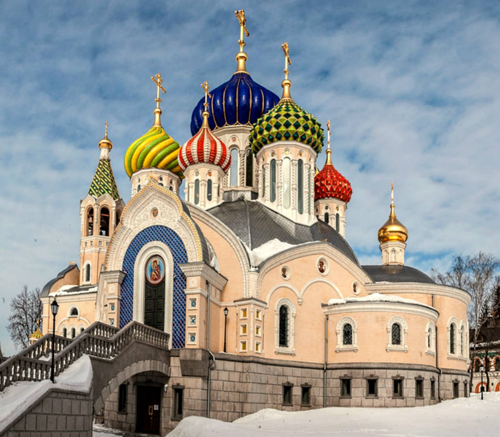 Solve Russian Church ~ I love all the colors & designs of the domes ...