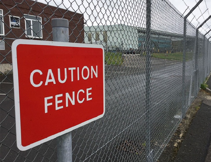 Solve CAUTION FENCE jigsaw puzzle online with 12 pieces