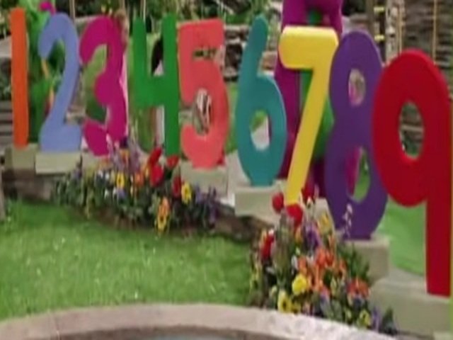 Solve numbers jigsaw puzzle online with 12 pieces