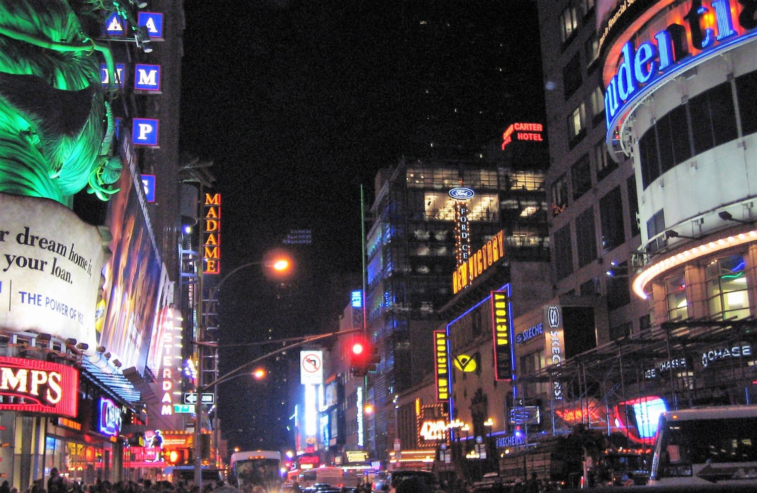 Solve Times Square, NYC jigsaw puzzle online with 12 pieces