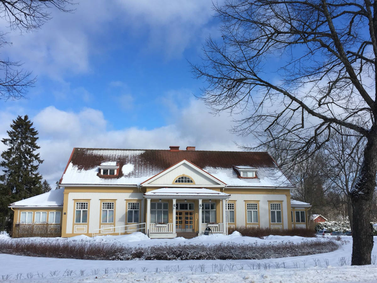 Solve #23 jigsaw puzzle online with 108 pieces