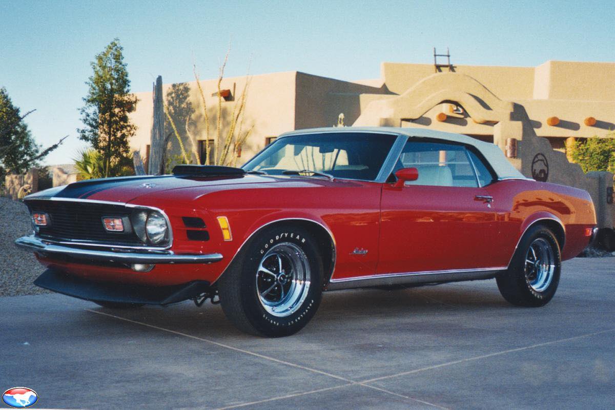 Solve 1970 Mustang Convertible jigsaw puzzle online with 126 pieces