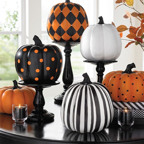 Solve Pumpkins jigsaw puzzle online with 64 pieces
