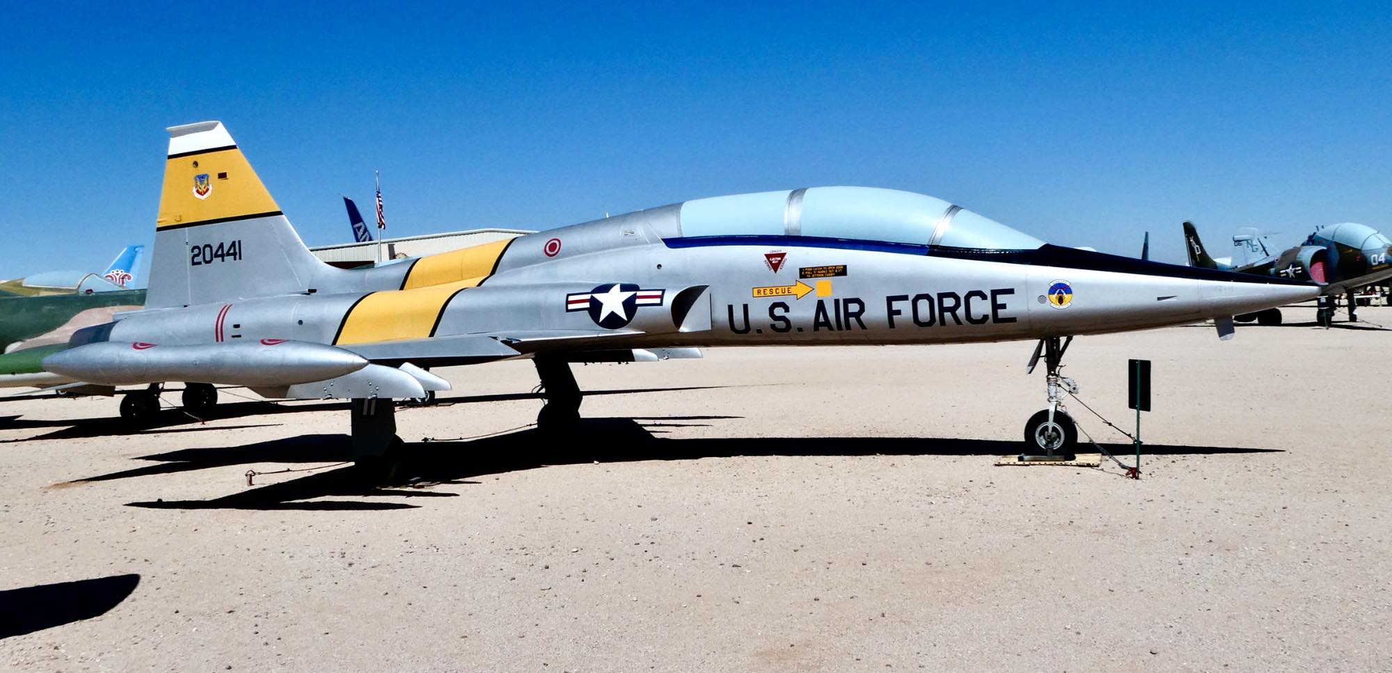 Jigsaw Puzzle | 136 Teile | Northrop F-5B Freedom Fighter. Pima Air and ...