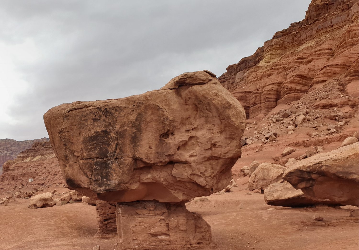 Jigsaw Puzzle | 24 pieces | BOULDERS AT VERMILION CLIFFS | Jigidi