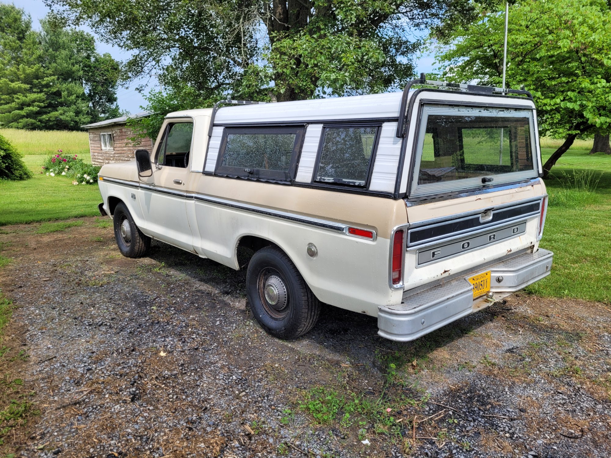 Solve 1976 Ford F100 rear view jigsaw puzzle online with 80 pieces