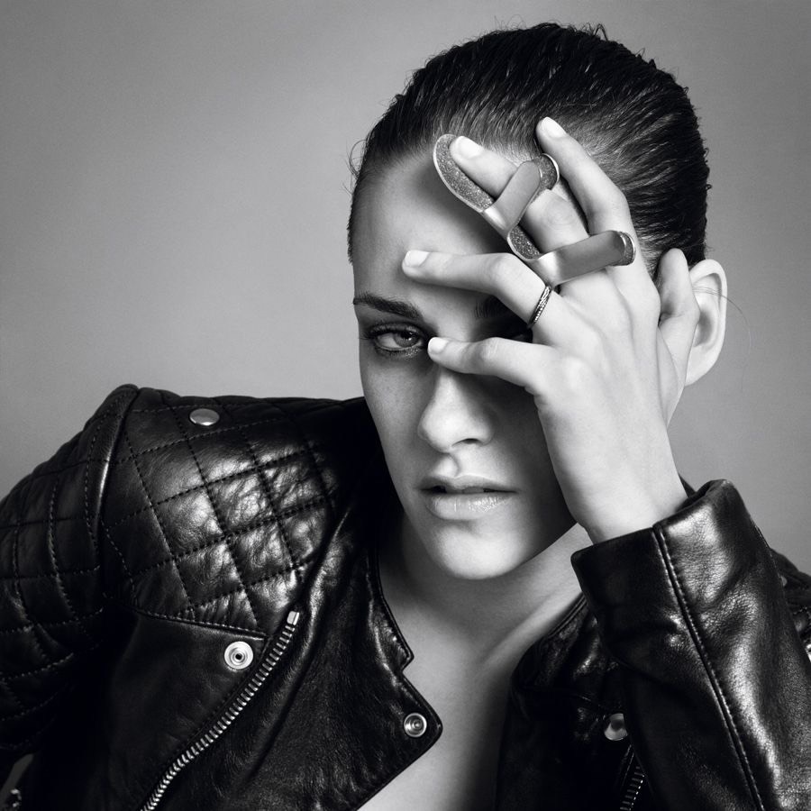 Solve Kristen Stewart jigsaw puzzle online with 36 pieces