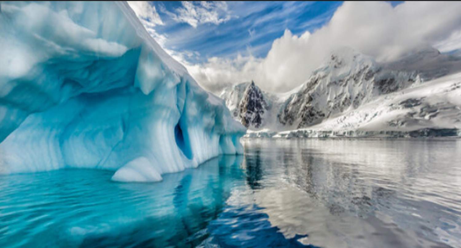 Solve ANTARCTICA-ICE-MOUNTAIN jigsaw puzzle online with 50 pieces